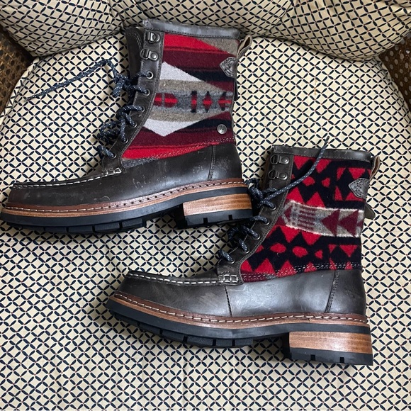 Clarks | Shoes | Clark Ottawa Peak Boots Pendleton Wool Panel Sz 9 Beautiful Condition | Poshmark